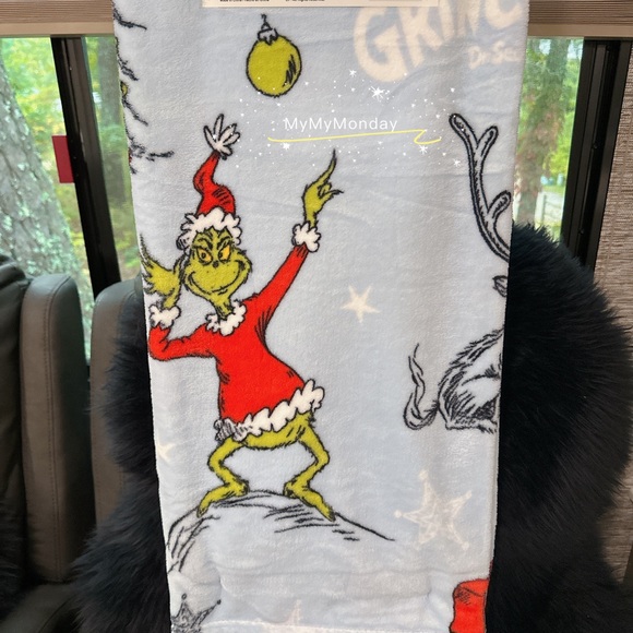 Dr. Seuss | Holiday | Dr Seuss The Grinch Christmas Blanket | Poshmark